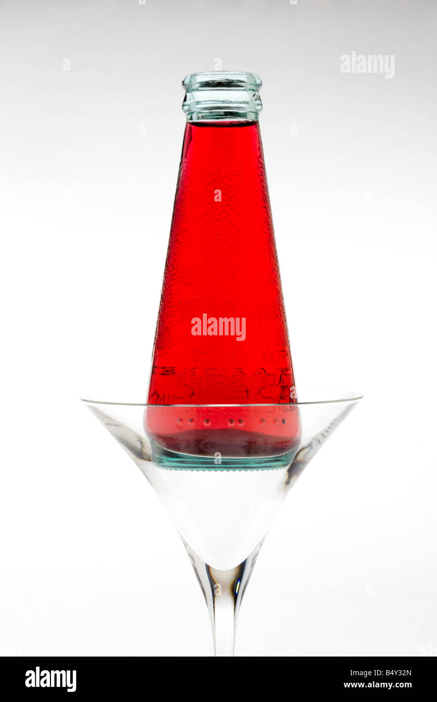 Campari flaschen -Fotos und -Bildmaterial in hoher Auflösung – Alamy