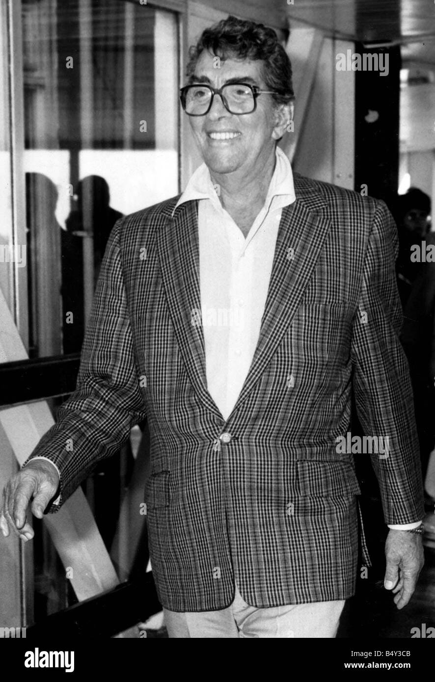 Dean Martin Juli 1987 in London am Flughafen Stockfotografie - Alamy