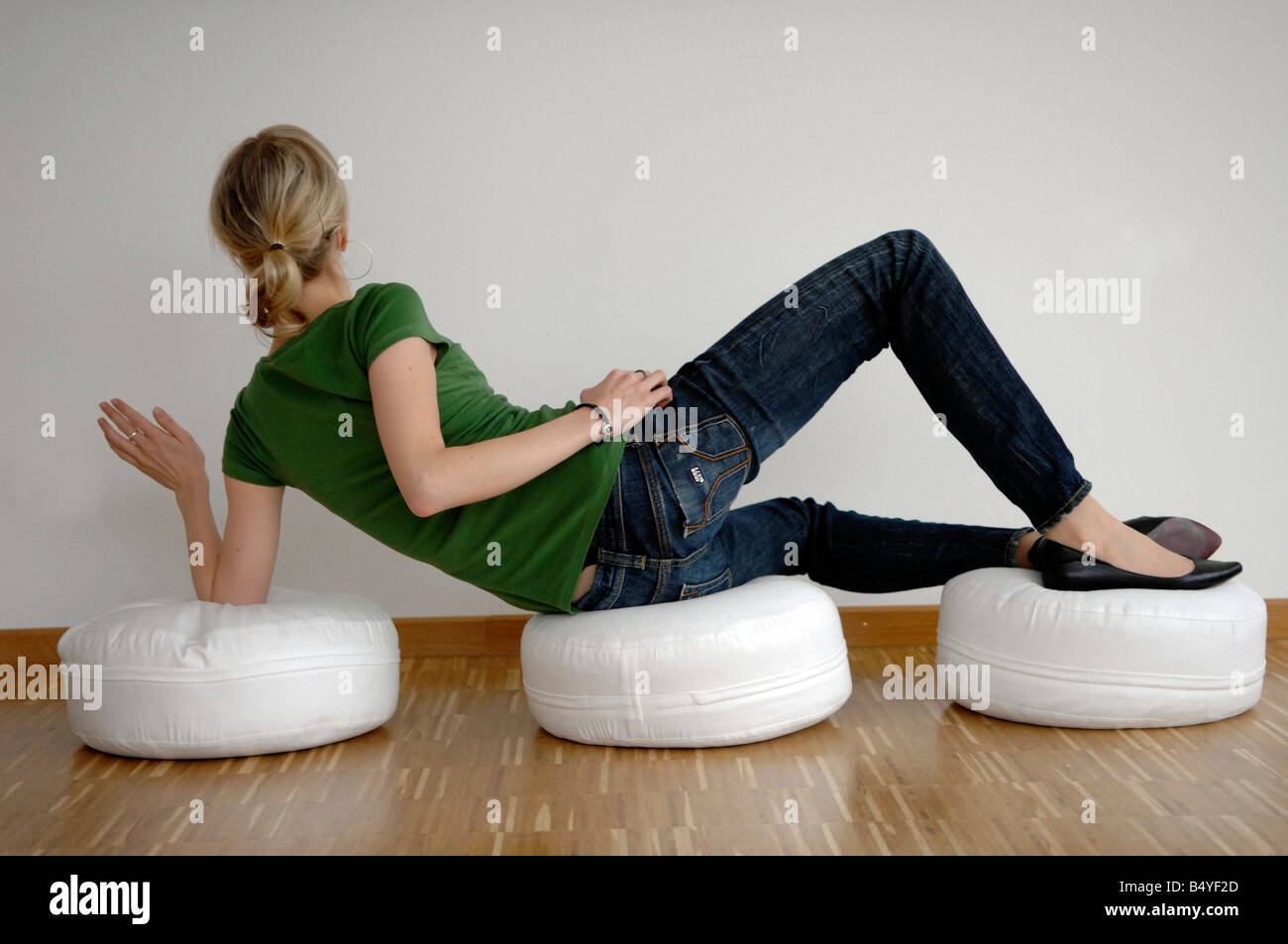 Anorexic thin skinny -Fotos und -Bildmaterial in hoher Auflösung – Alamy