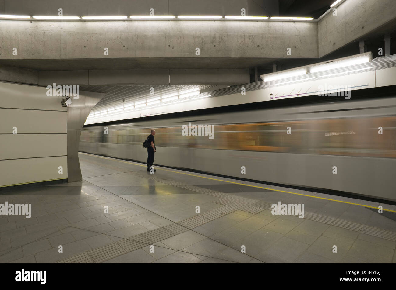 U2 linie u bahn -Fotos und -Bildmaterial in hoher Auflösung – Alamy