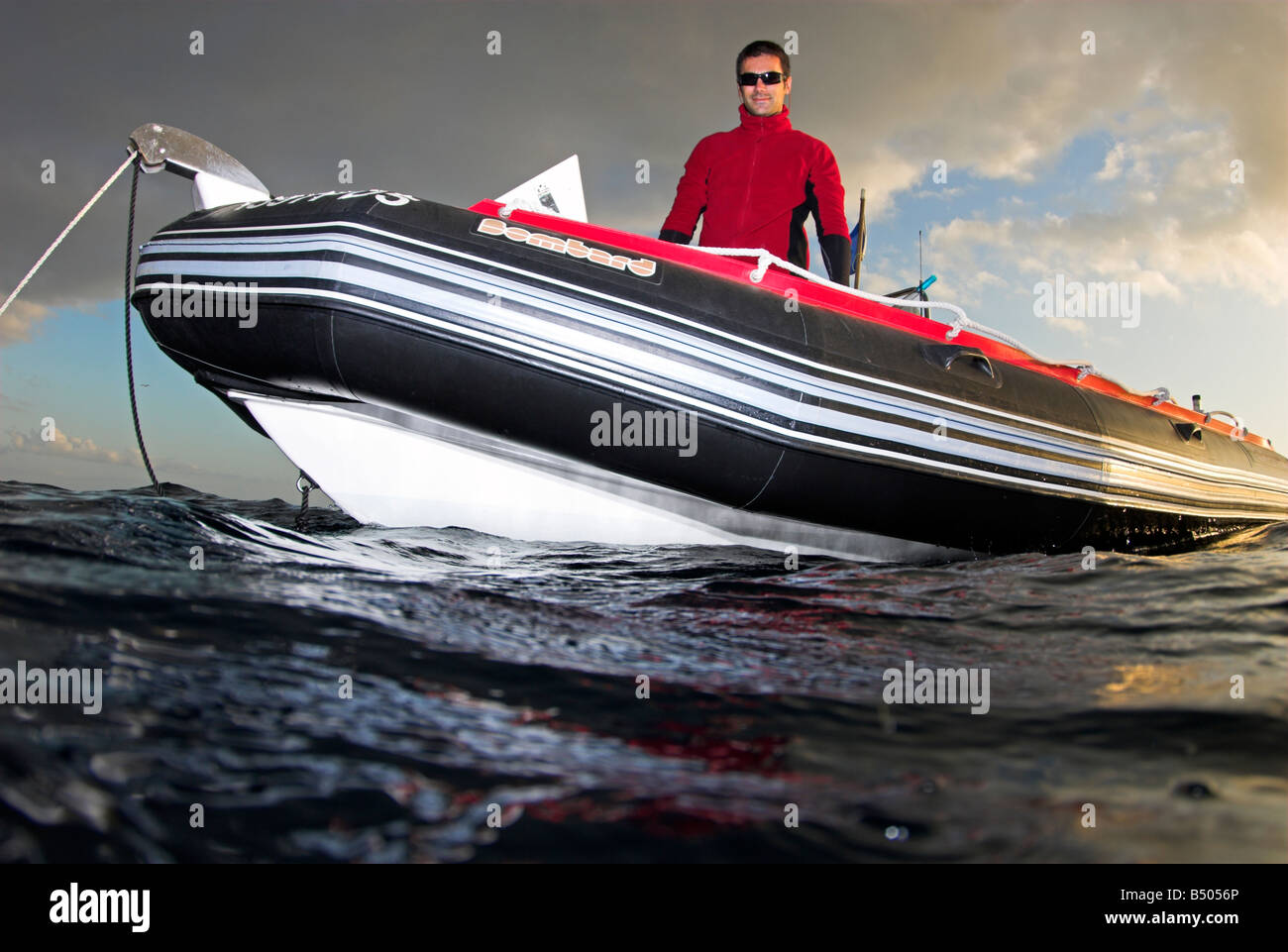 Schlauchboot mit aufblasbarer rippe -Fotos und -Bildmaterial in hoher ...