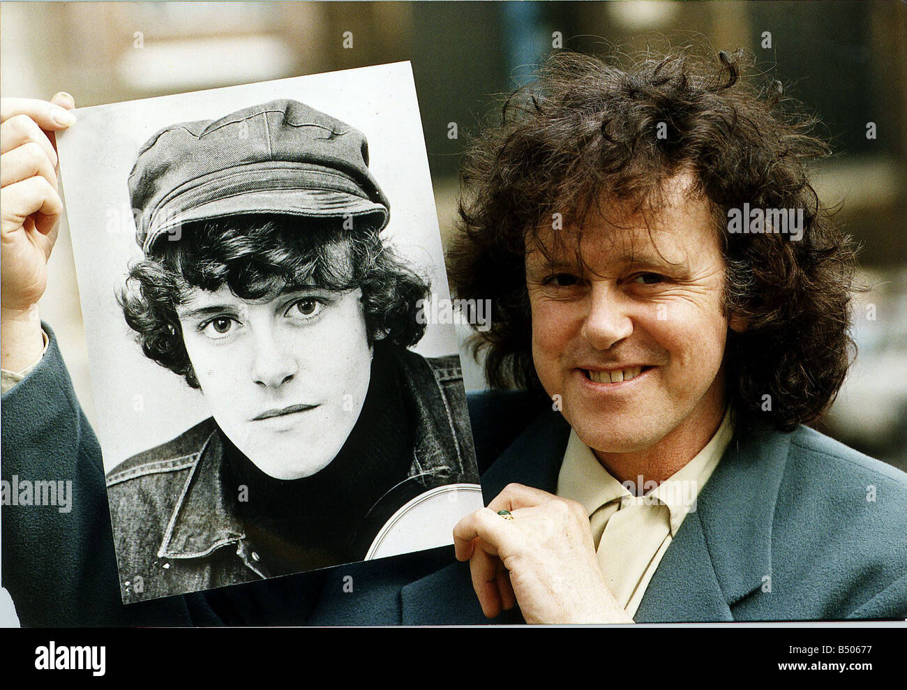 Donovan Pop-Star der 60er Jahre mit Portrait von sich selbst genommen ...