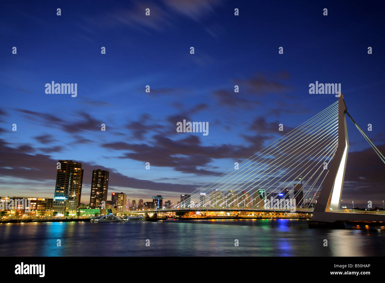 Erasmusbrug bridge -Fotos und -Bildmaterial in hoher Auflösung – Alamy