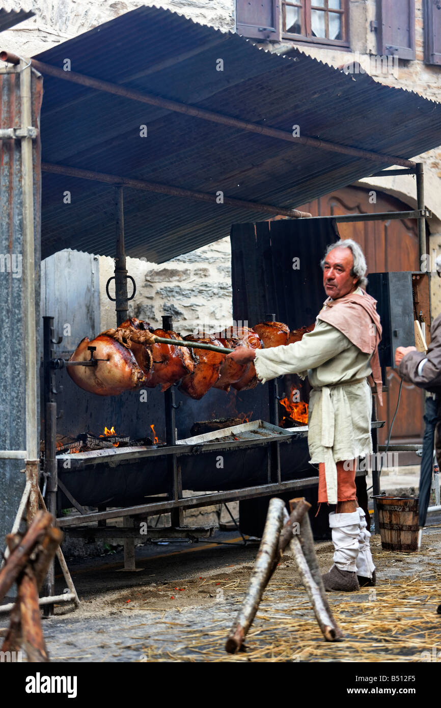 Medieval spit roast -Fotos und -Bildmaterial in hoher Auflösung – Alamy