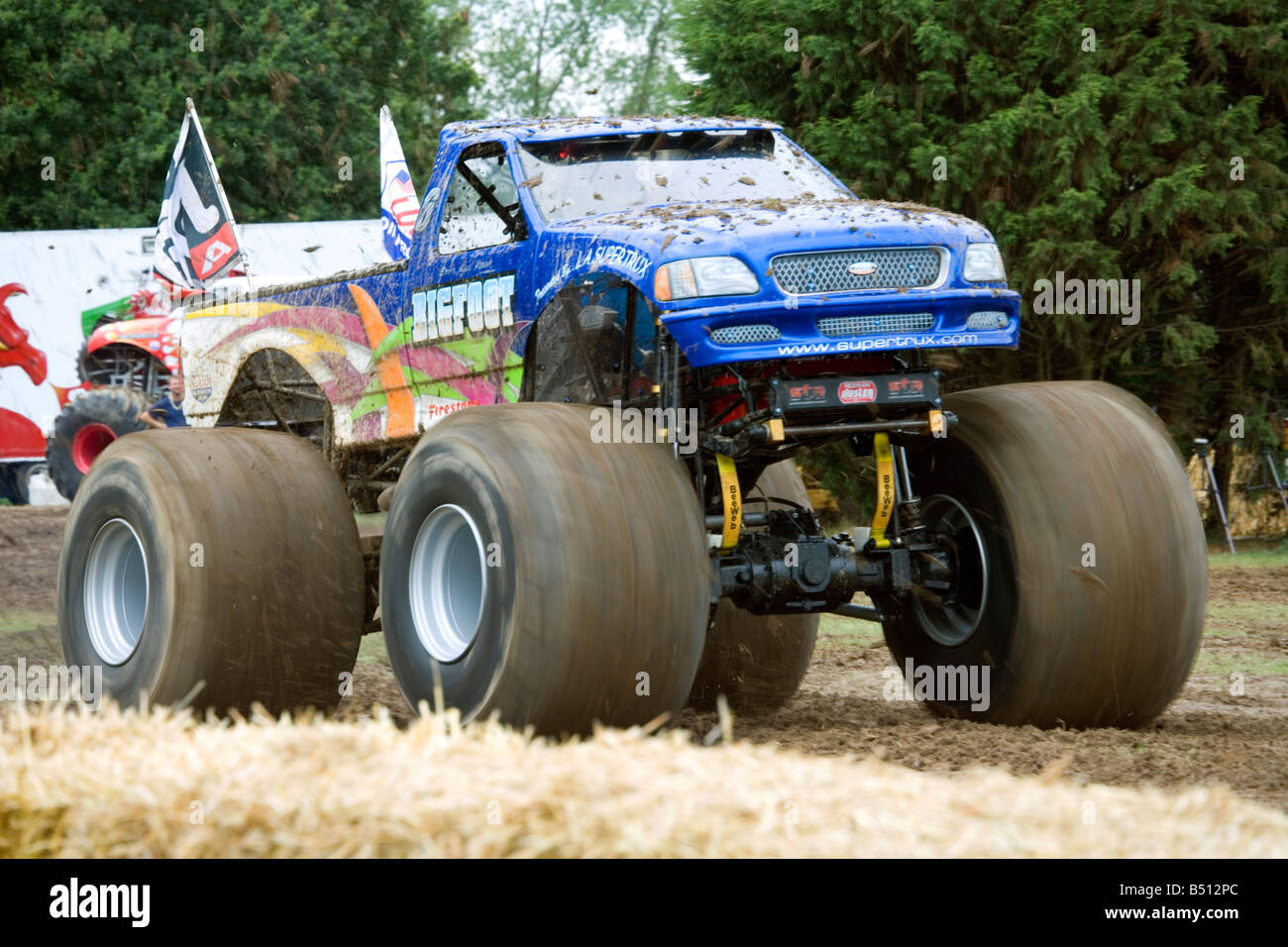 Monster Truck BIGFOOT # 17 angetrieben von Nigel Morris bei der ...