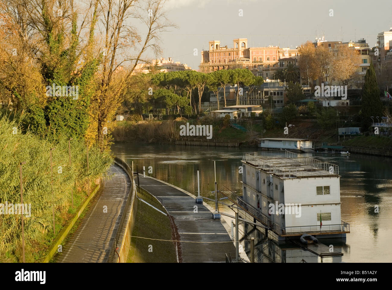 River House auf Tiber, Rom, Italien Stockfotografie - Alamy