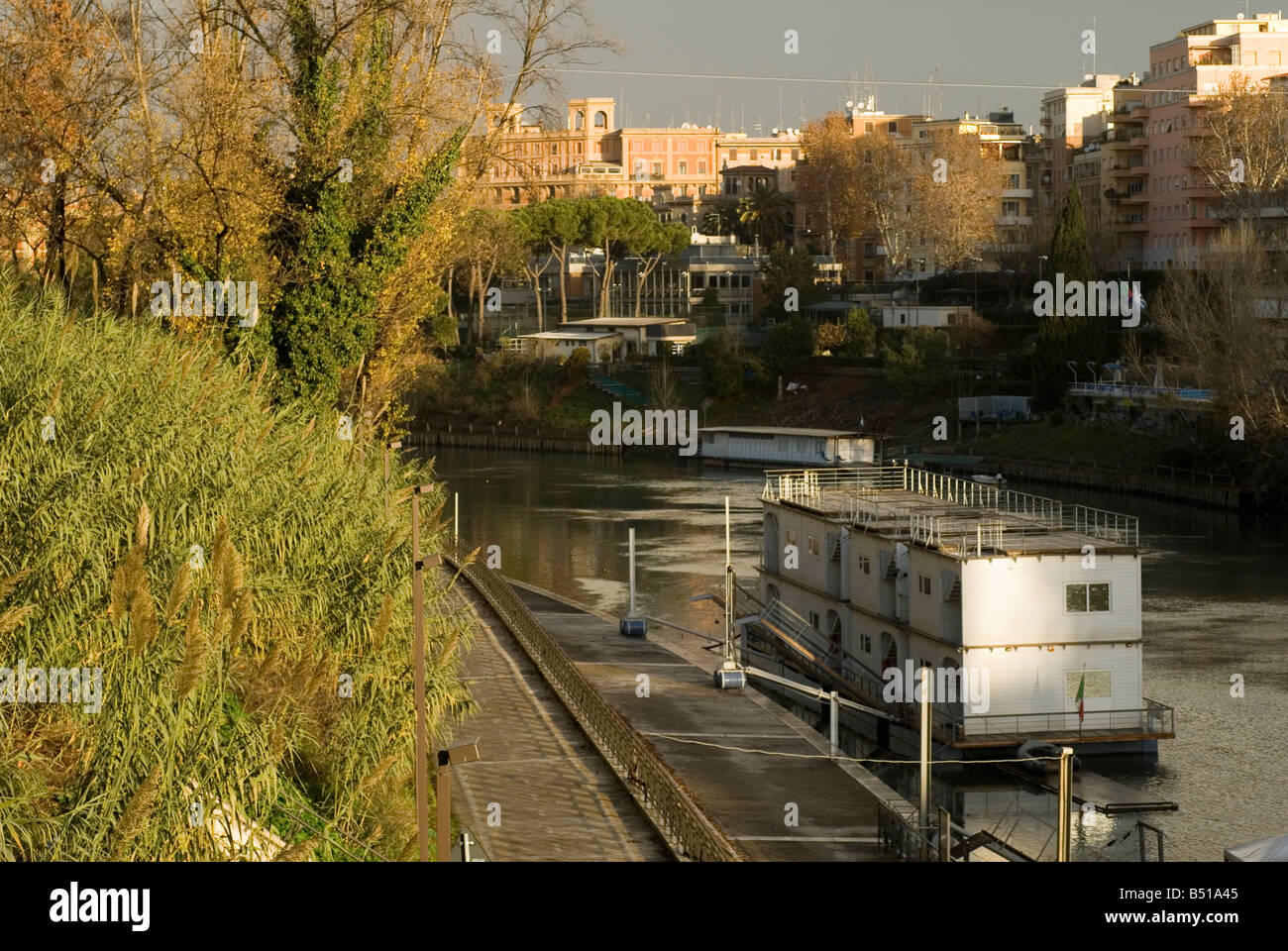 River House auf Tiber, Rom, Italien Stockfotografie - Alamy