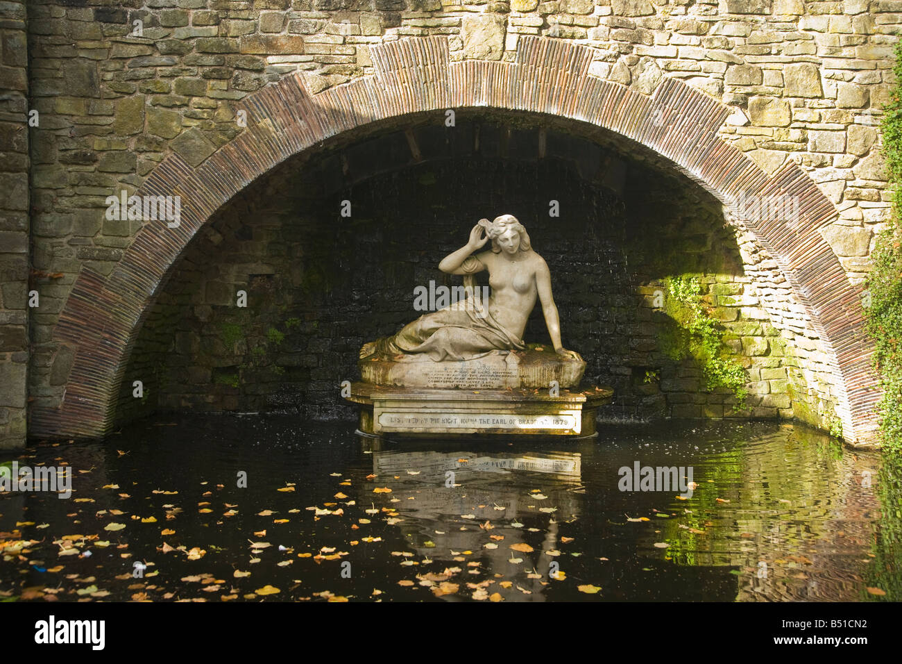 Statue von Sabrina Roman Goddess des Flusses in die Dingle Ziergärten ...
