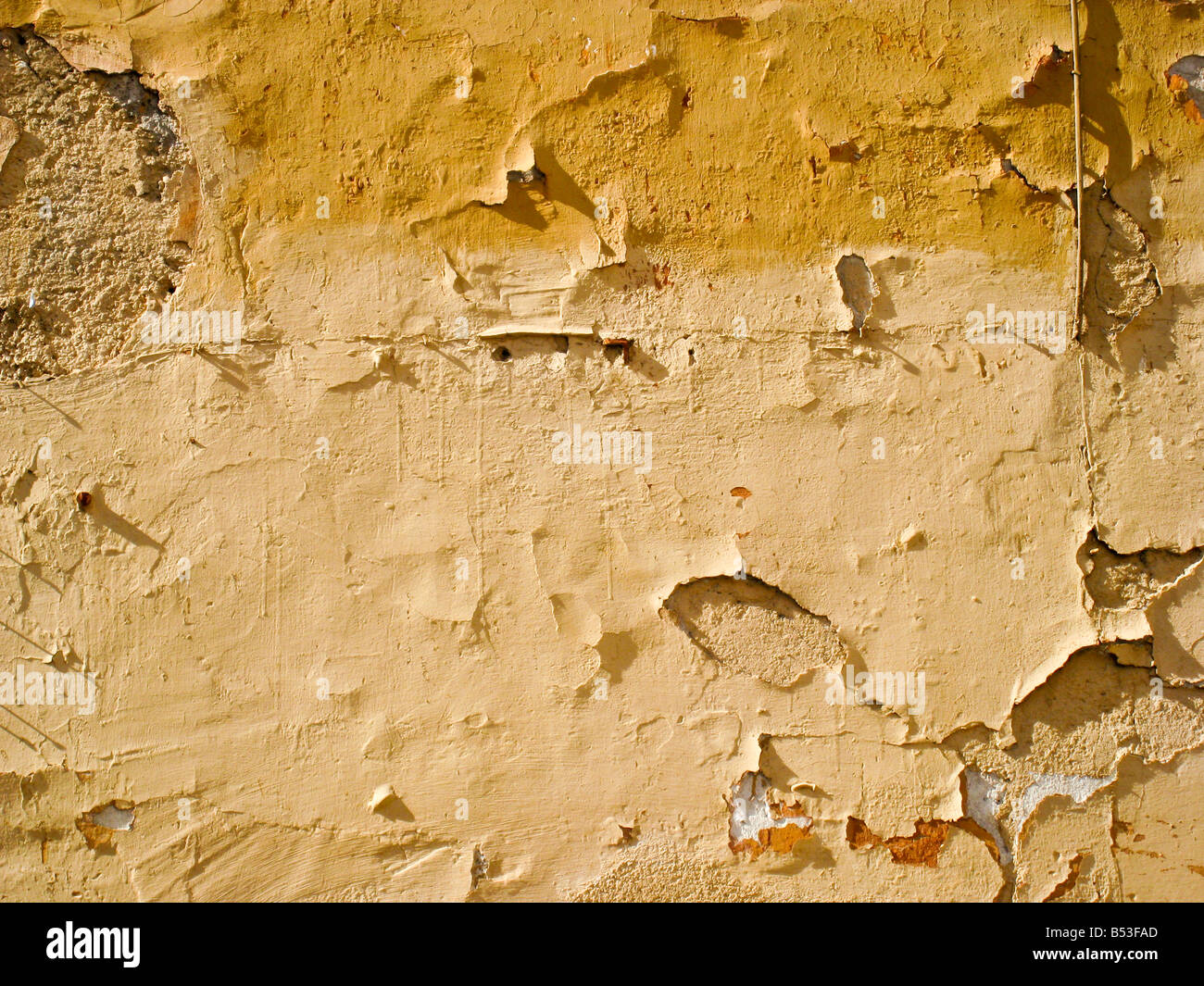Details der Rost farbige alte Gebäude Wand und Fensterläden am Piazza ...