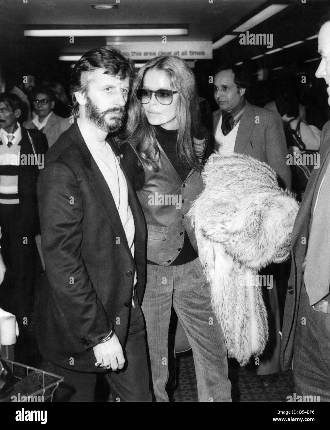 Ringo Starr und Barbara Bach, die seit einem Jahr datiert. April 1981 ...