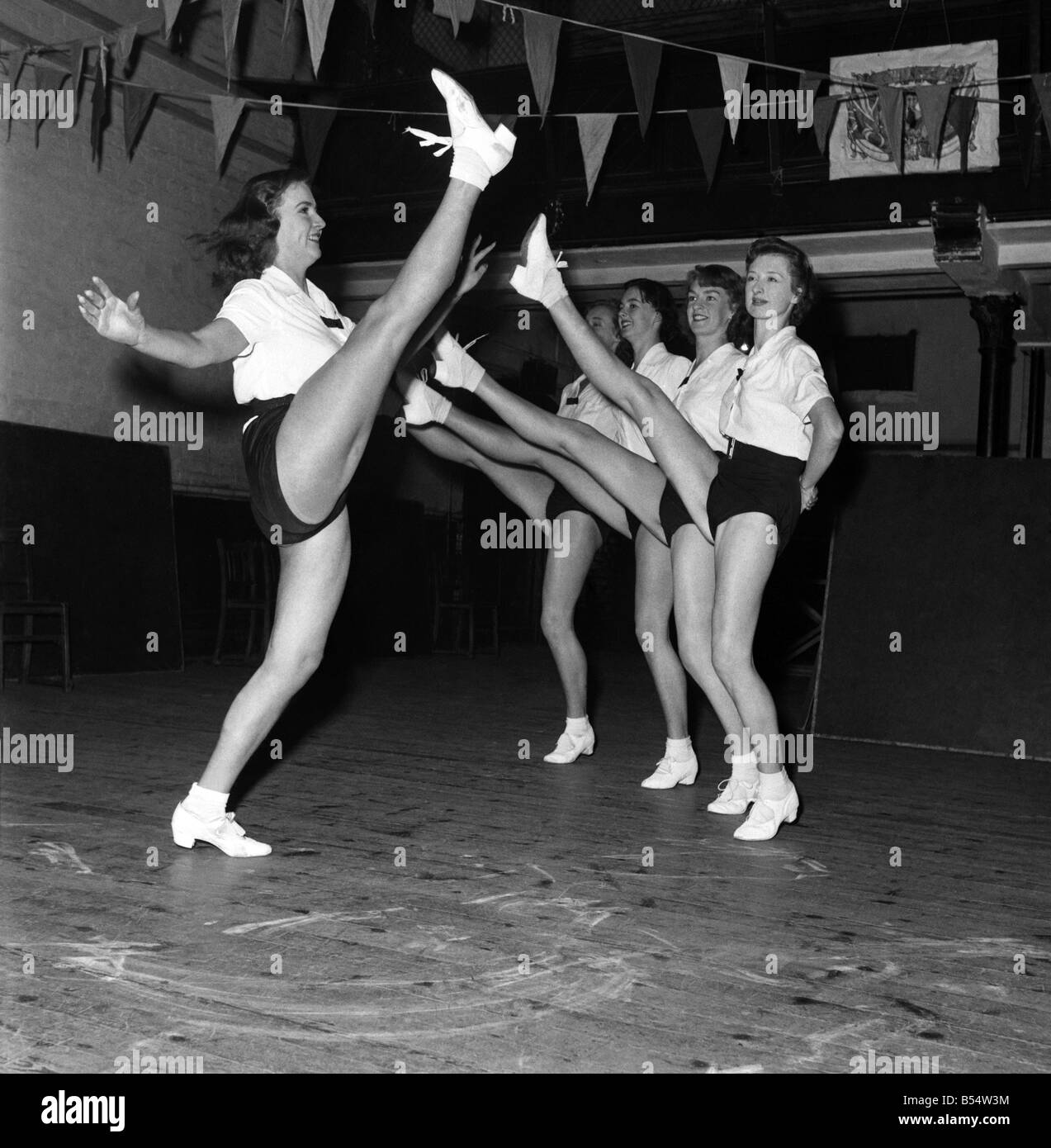 Tiller girls -Fotos und -Bildmaterial in hoher Auflösung – Alamy