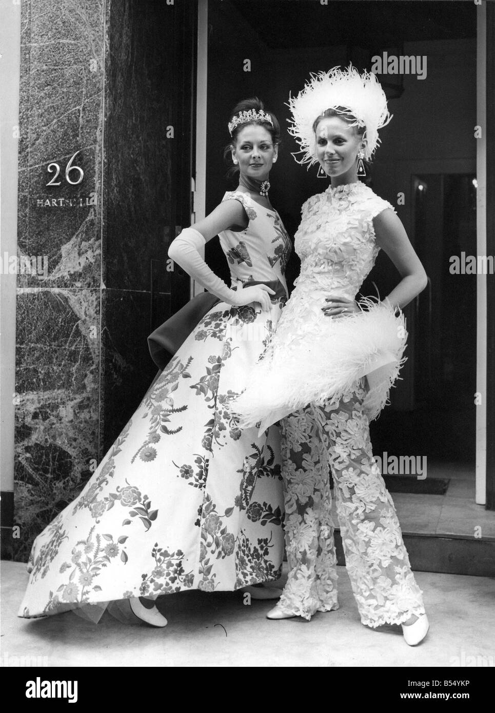 Norman hartnell -Fotos und -Bildmaterial in hoher Auflösung – Alamy