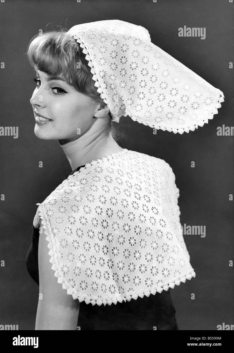 Mode 1962 frauen Schwarzweiß-Stockfotos und -bilder - Alamy