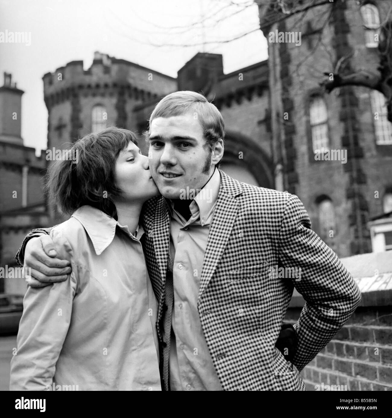 Liebe und Romantik. Paare: 20 Jahre alte John Sylvester wurde heute aus ...