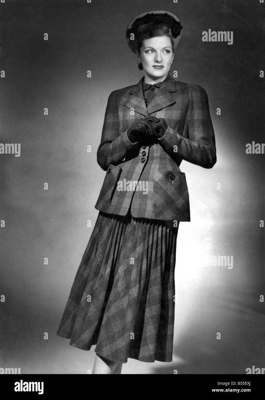 1940s Women Fashion Suit Stockfotos und -bilder Kaufen - Alamy