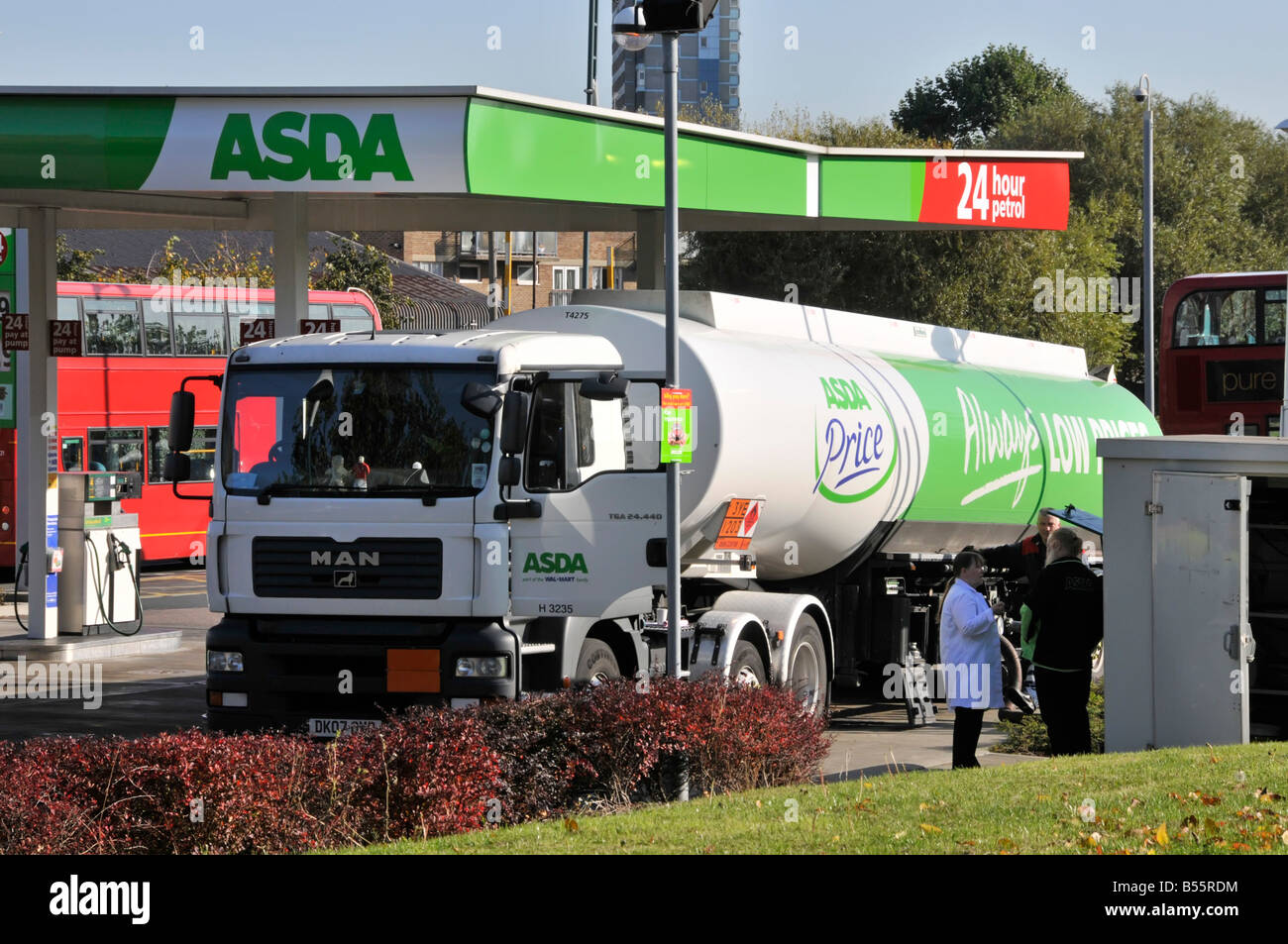 Asda Supermarkt 24 Stunden Tankstelle Lkw Lkw Lkw & artikuliert ...