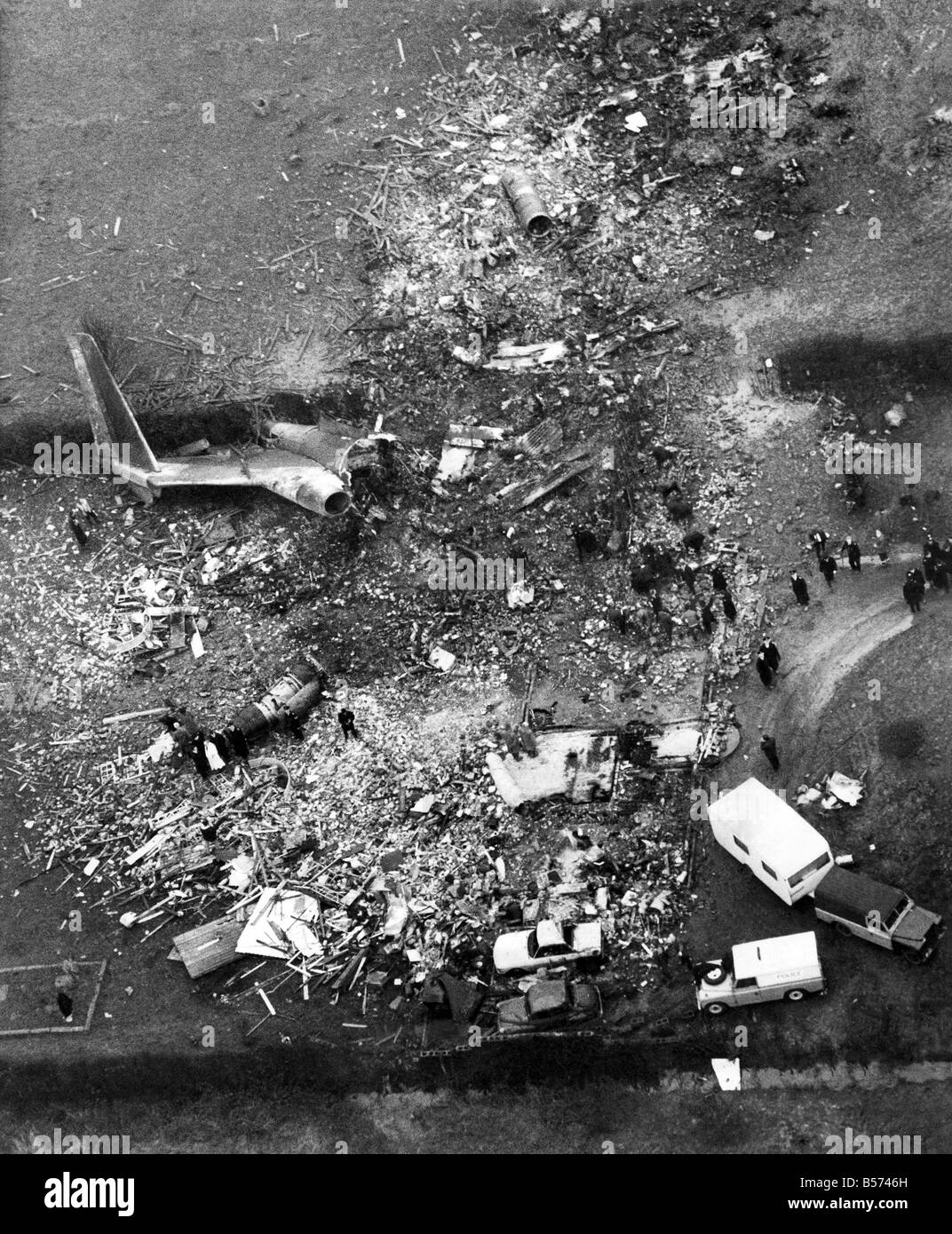 Flugunfälle: Eine Boeing 727 der Ariana Afghan Airlines stürzte auf ein ...