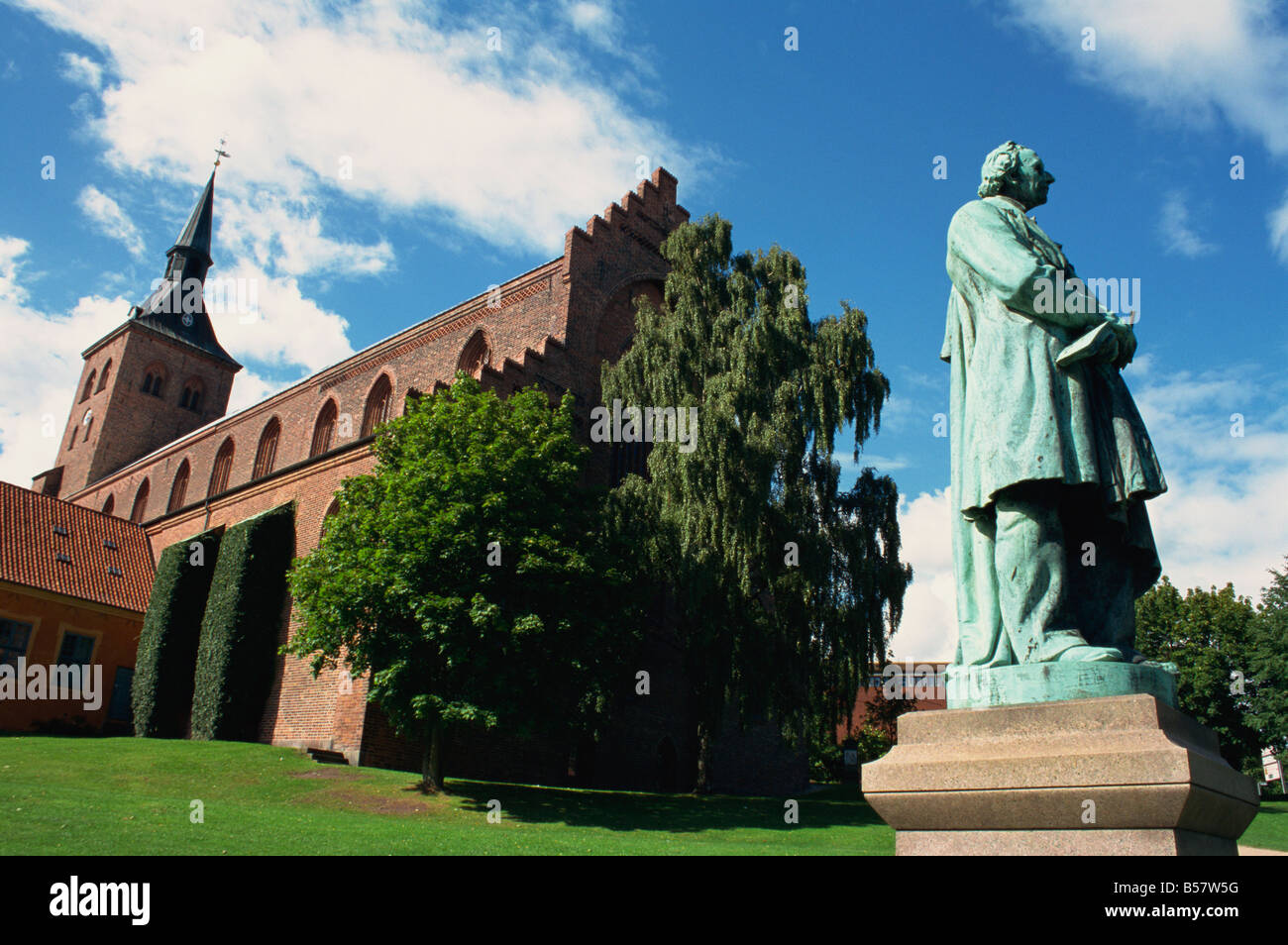 Odense andersen statue -Fotos und -Bildmaterial in hoher Auflösung – Alamy