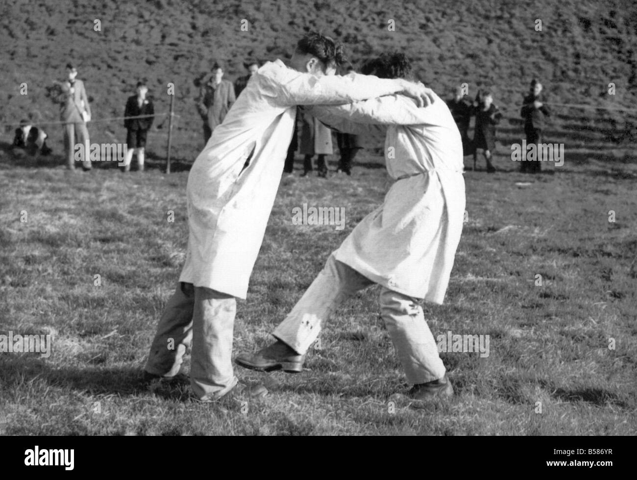 Shin kicking -Fotos und -Bildmaterial in hoher Auflösung – Alamy