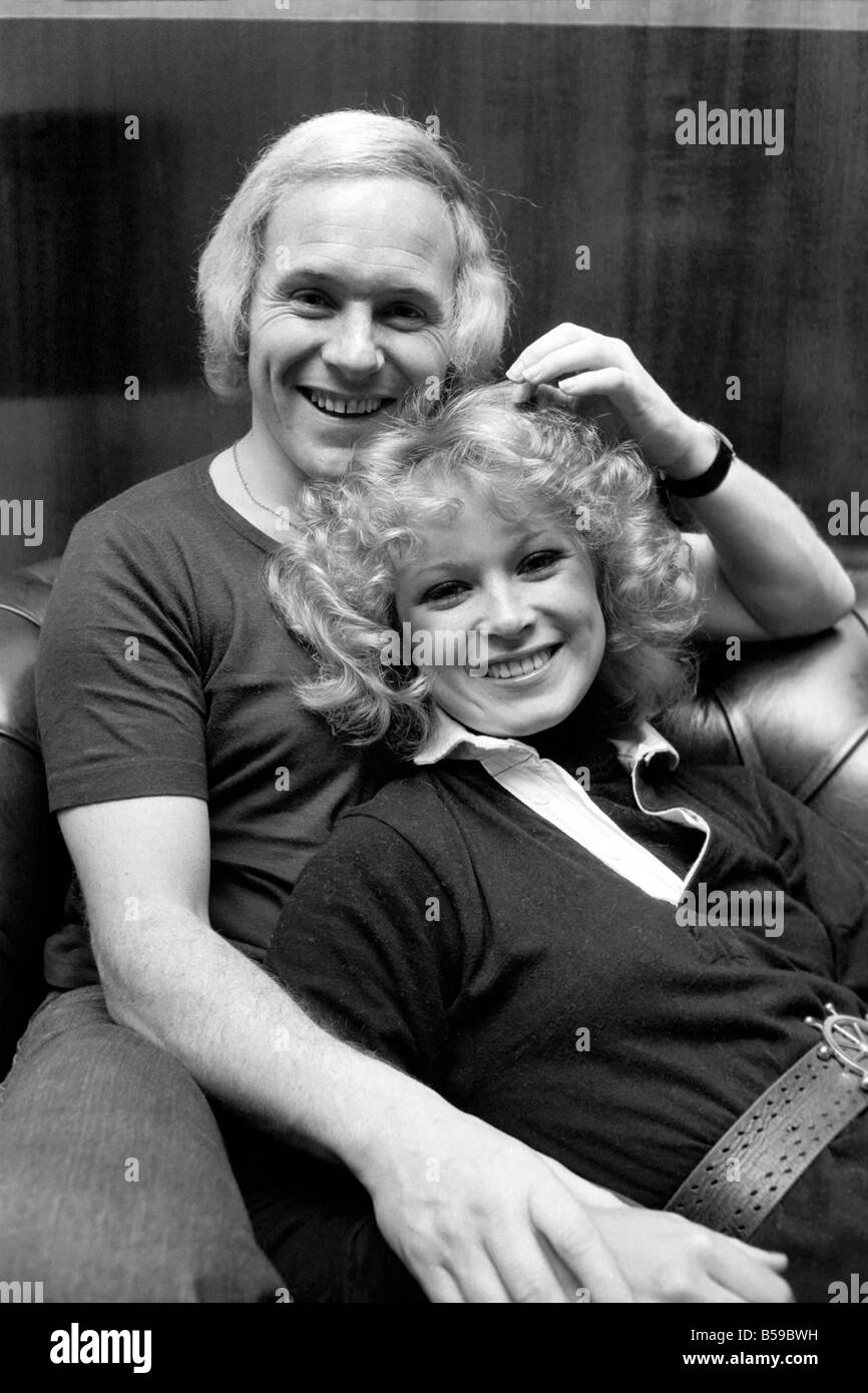 DJ David Hamilton (33) und Freundin Angela Downing (21). April 1975 75 ...