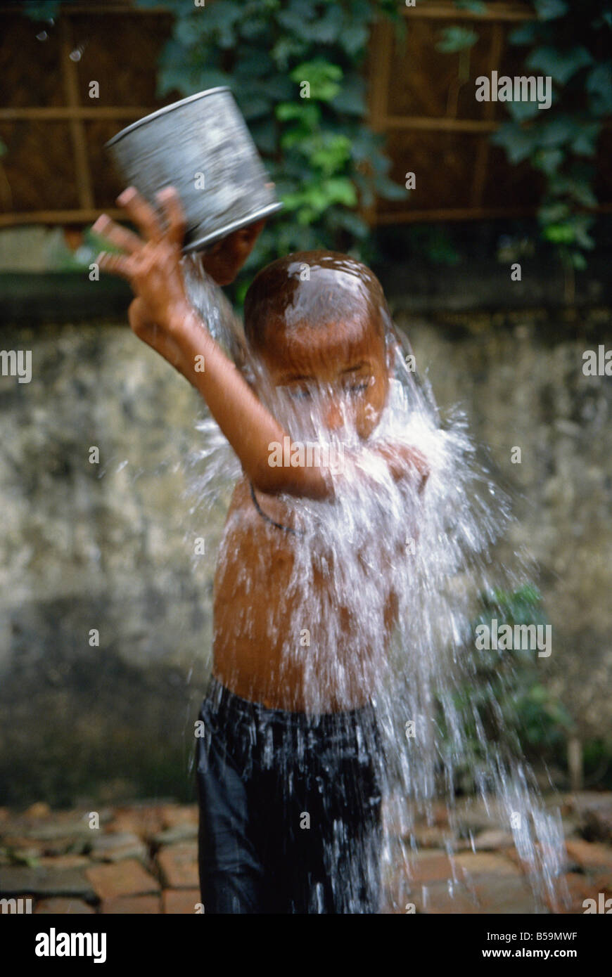 Junge im slum -Fotos und -Bildmaterial in hoher Auflösung – Alamy