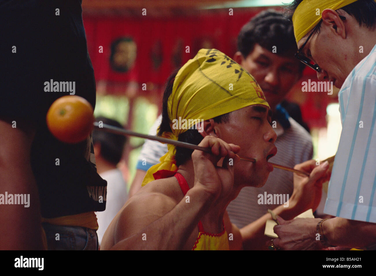 Buddhistisches ritual -Fotos und -Bildmaterial in hoher Auflösung – Alamy