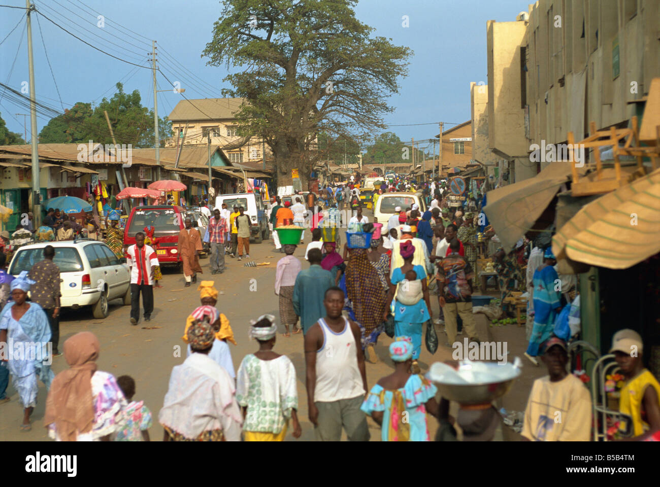 Africa gambia banjul street scene -Fotos und -Bildmaterial in hoher ...