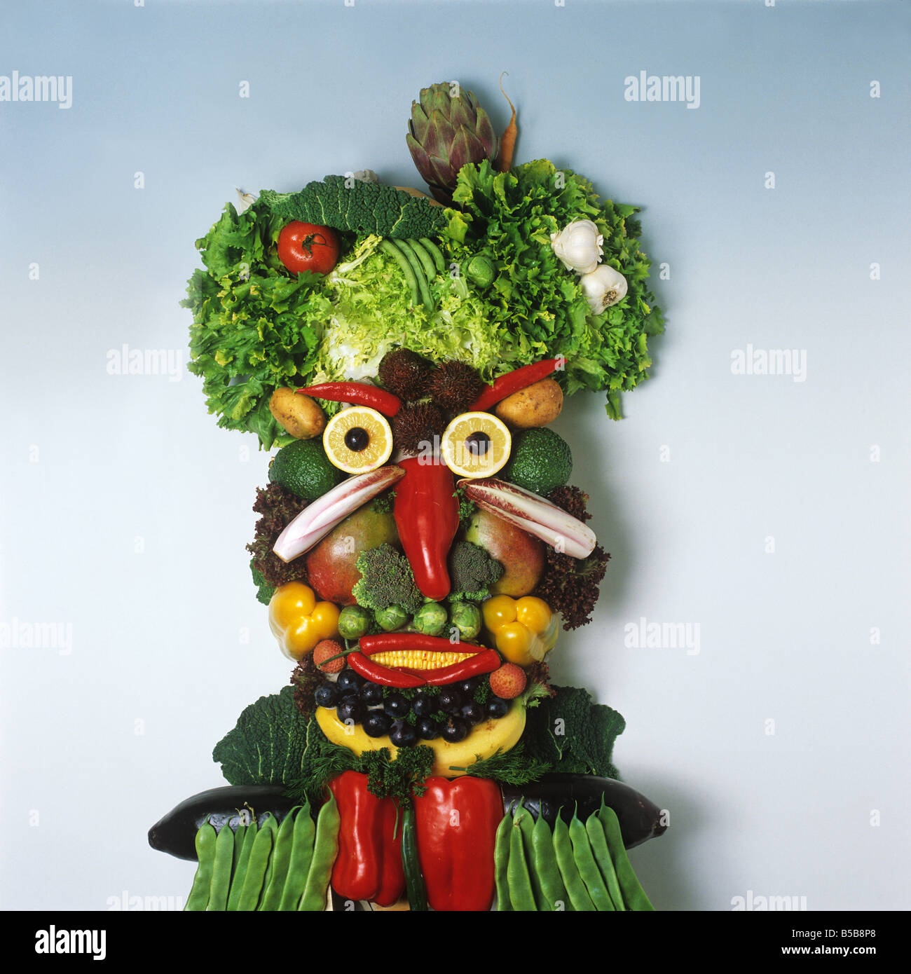 Funny vegetable face head sculpture -Fotos und -Bildmaterial in hoher ...