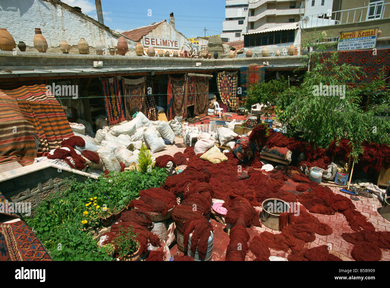 Färben Bottiche Outdoor-Basar Konya Anatolien Türkei Kleinasien Eurasia ...