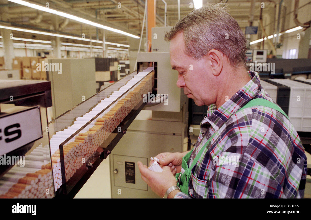 Reemtsma cigarette factory -Fotos und -Bildmaterial in hoher Auflösung ...