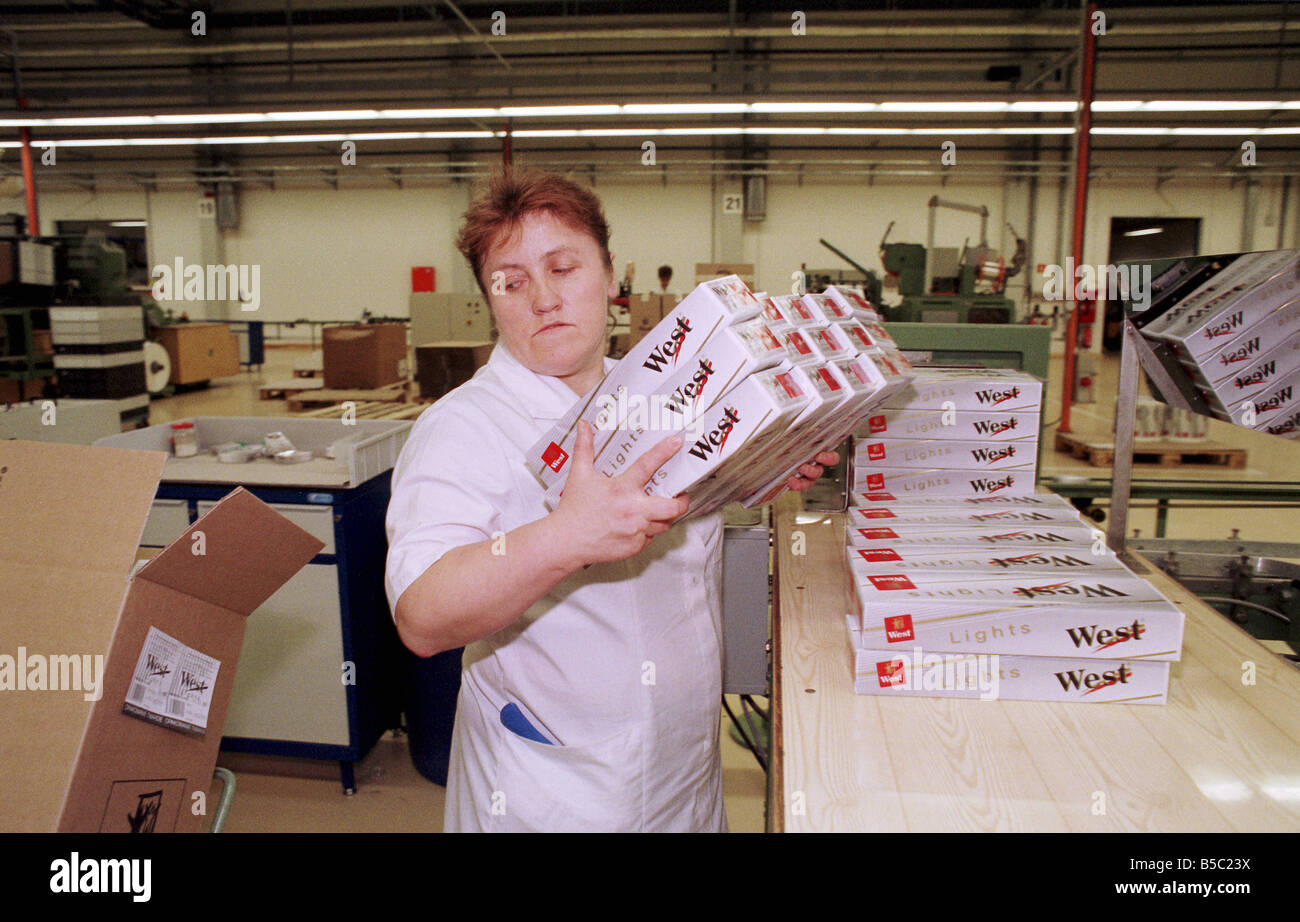 Reemtsma cigarette factory -Fotos und -Bildmaterial in hoher Auflösung ...