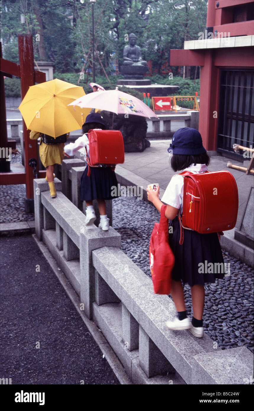 Japanische Schulmädchen Fotos Und Bildmaterial In Hoher Auflösung Alamy