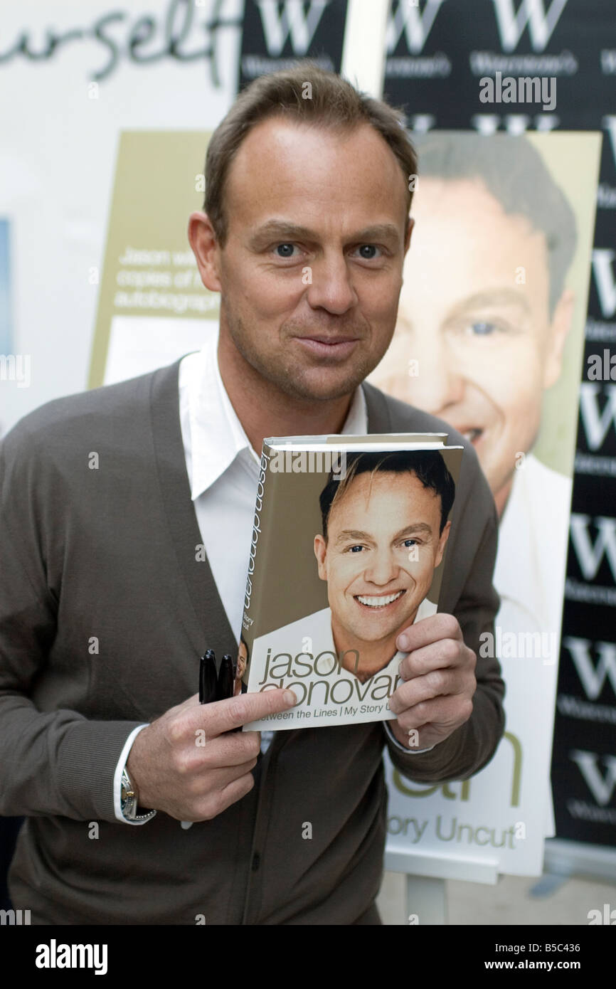 Jason donovan portrait -Fotos und -Bildmaterial in hoher Auflösung – Alamy
