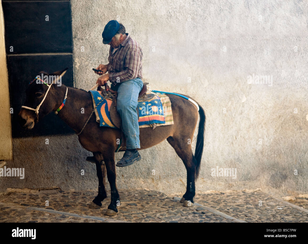 Greece Santorini Man Donkey Stockfotos und -bilder Kaufen - Alamy