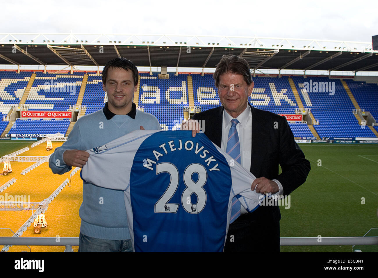 Madejski stadium -Fotos und -Bildmaterial in hoher Auflösung – Alamy