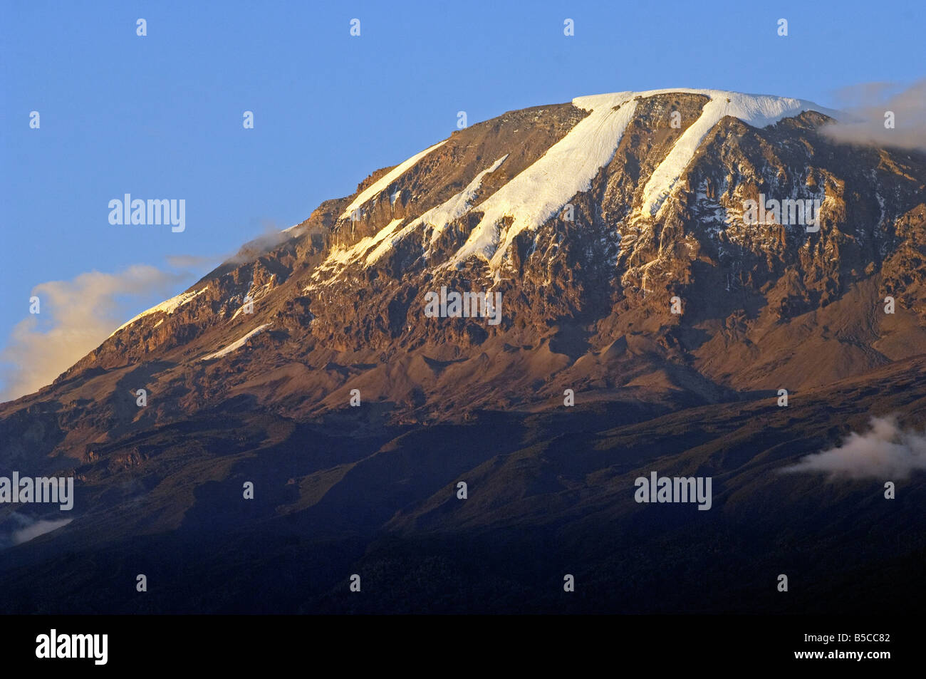 Blick auf den kilimandscharo von moshi -Fotos und -Bildmaterial in ...