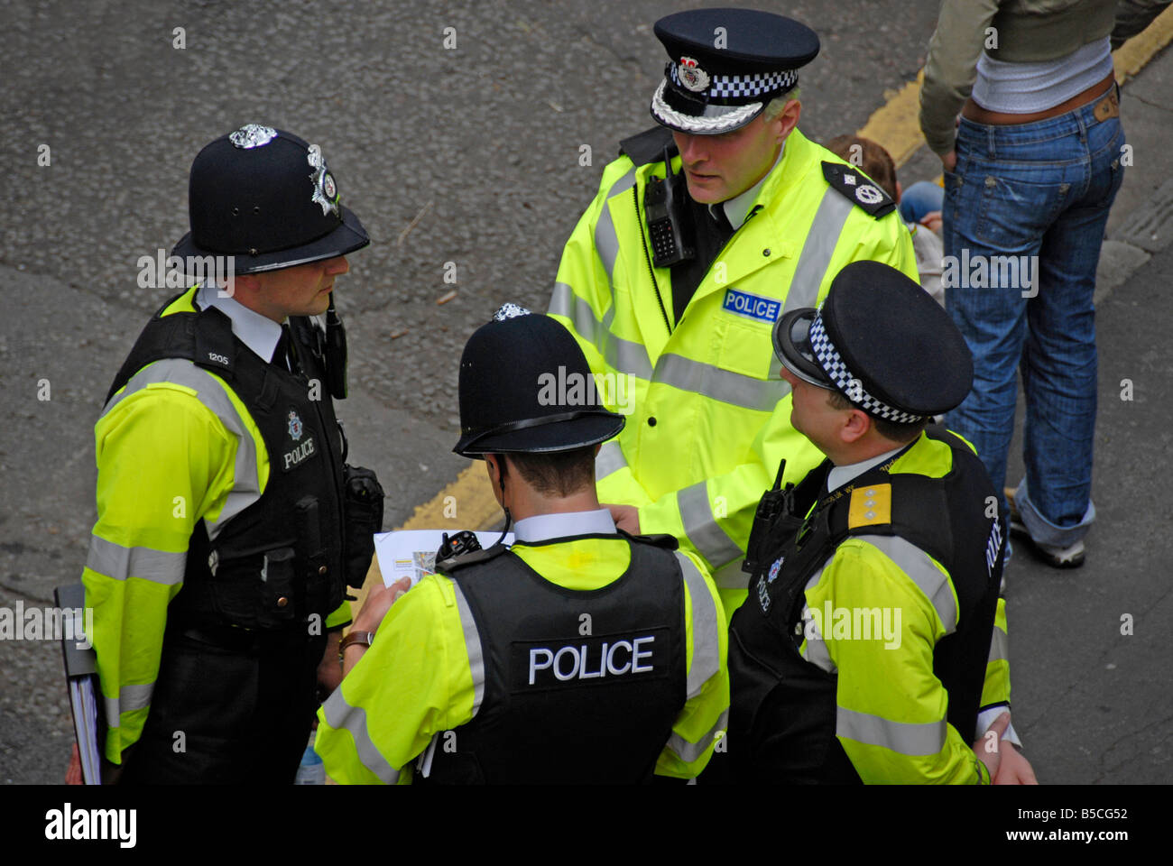 Englischer Polizeihelm Stockfotos und -bilder Kaufen - Alamy
