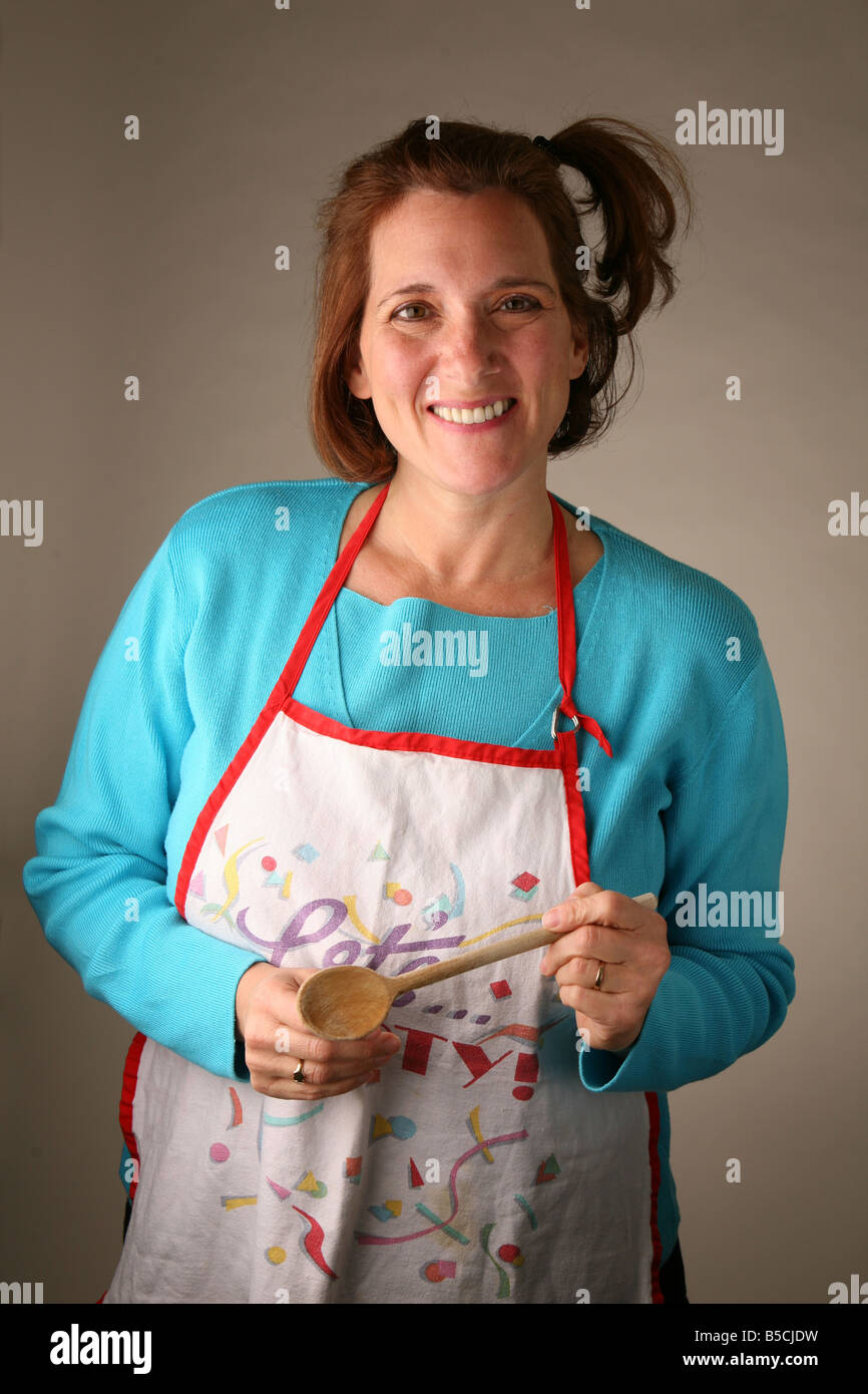 Hausfrau schuerze -Fotos und -Bildmaterial in hoher Auflösung – Alamy
