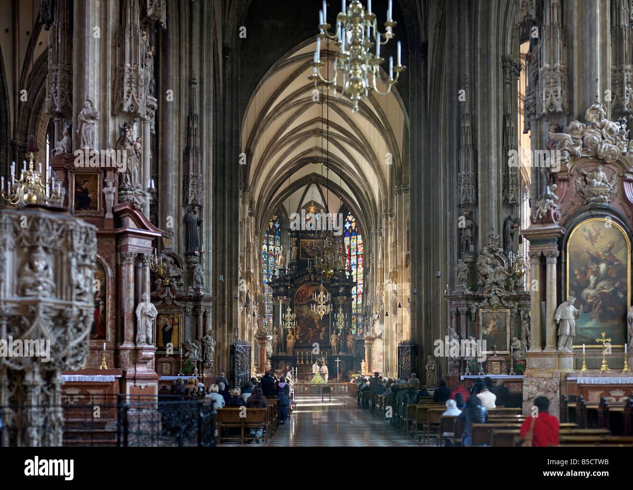 Wien stephansdom altar -Fotos und -Bildmaterial in hoher Auflösung – Alamy