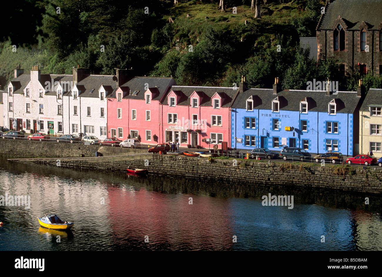 Portree waterfront isle skye scotland -Fotos und -Bildmaterial in hoher ...
