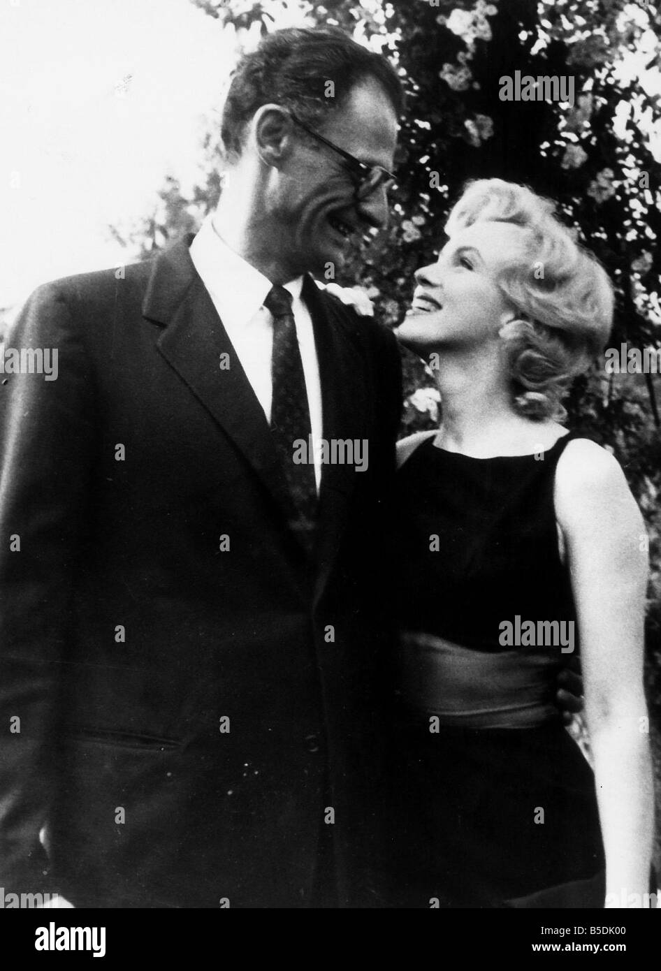 Arthur miller marilyn monroe Schwarzweiß-Stockfotos und -bilder - Alamy