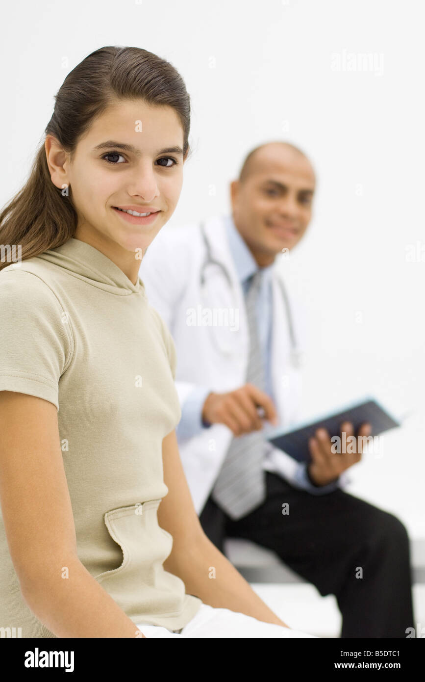 Teen Girl Doctor Consultation Stockfotos und -bilder Kaufen - Alamy