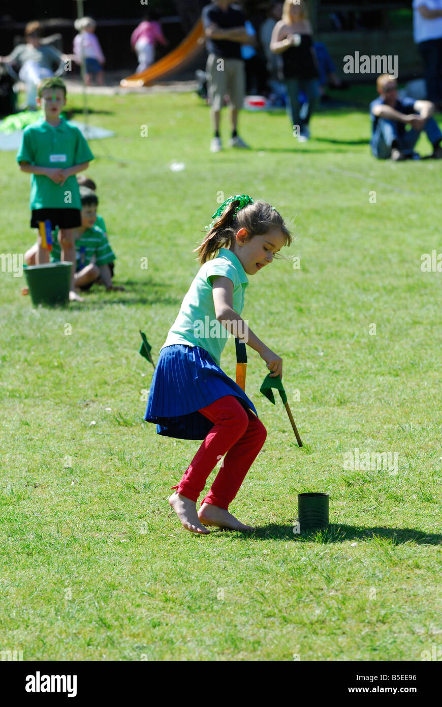 Kind Flagge Rennen am Primary School Leichtathletik Karneval ...