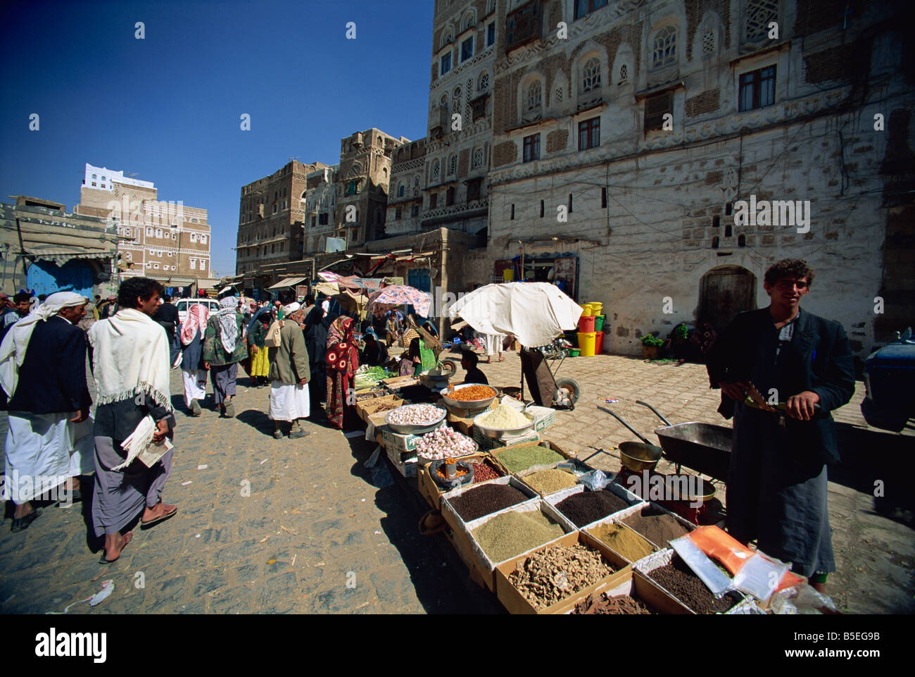 Souk in der altstadt sanaa -Fotos und -Bildmaterial in hoher Auflösung ...