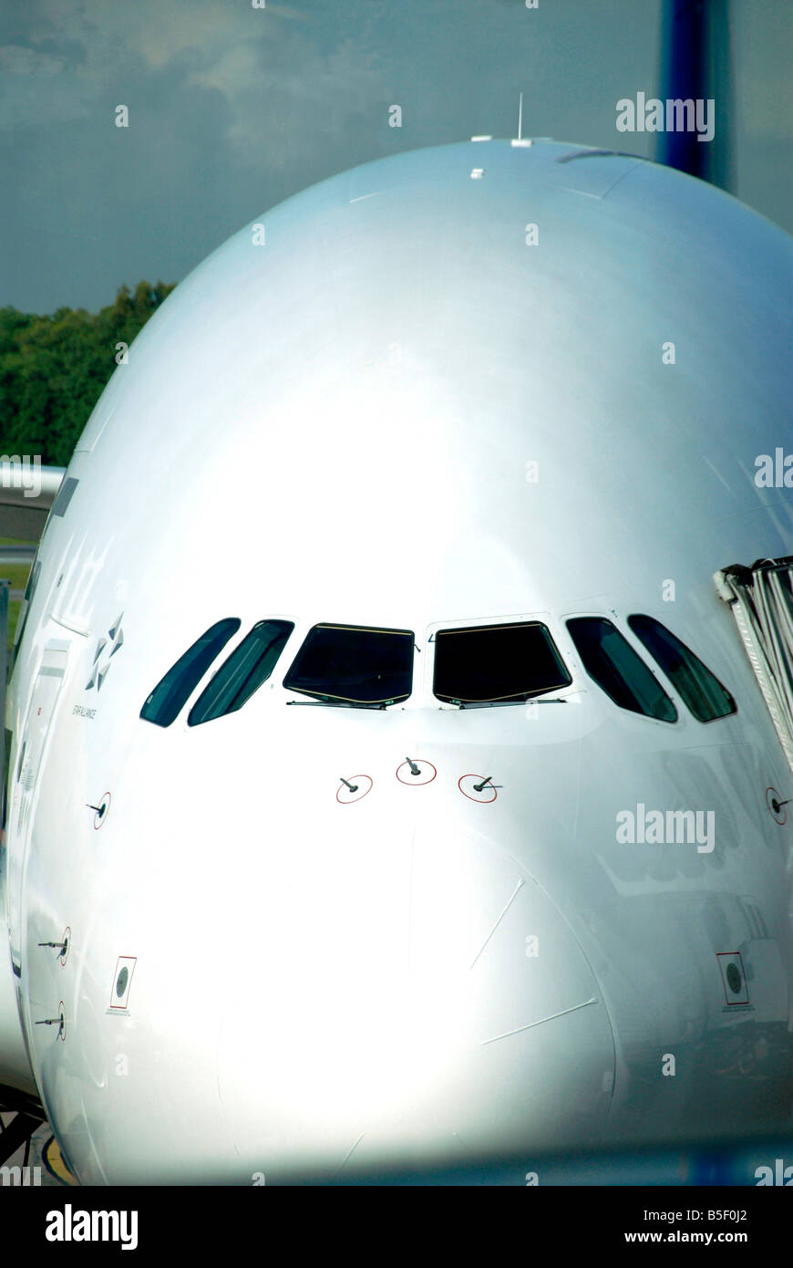 Airbus a380 cockpit windows -Fotos und -Bildmaterial in hoher Auflösung ...