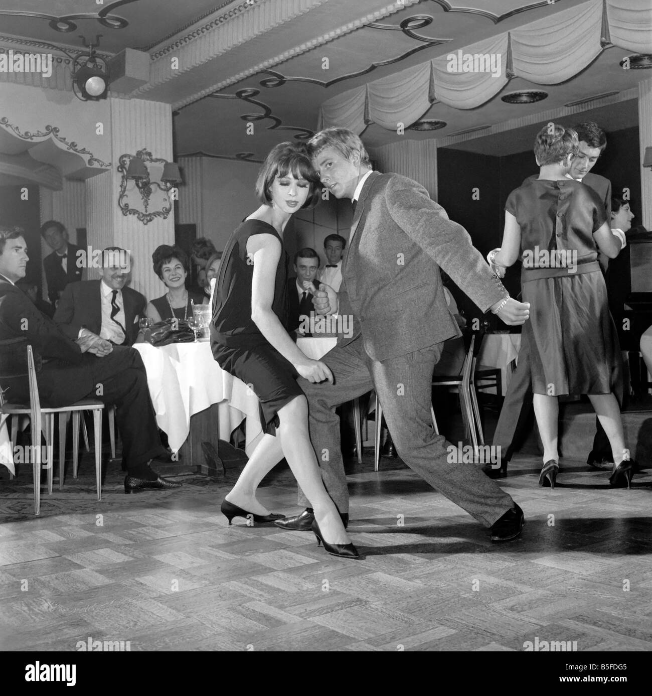 Twist dance 1960s -Fotos und -Bildmaterial in hoher Auflösung – Alamy