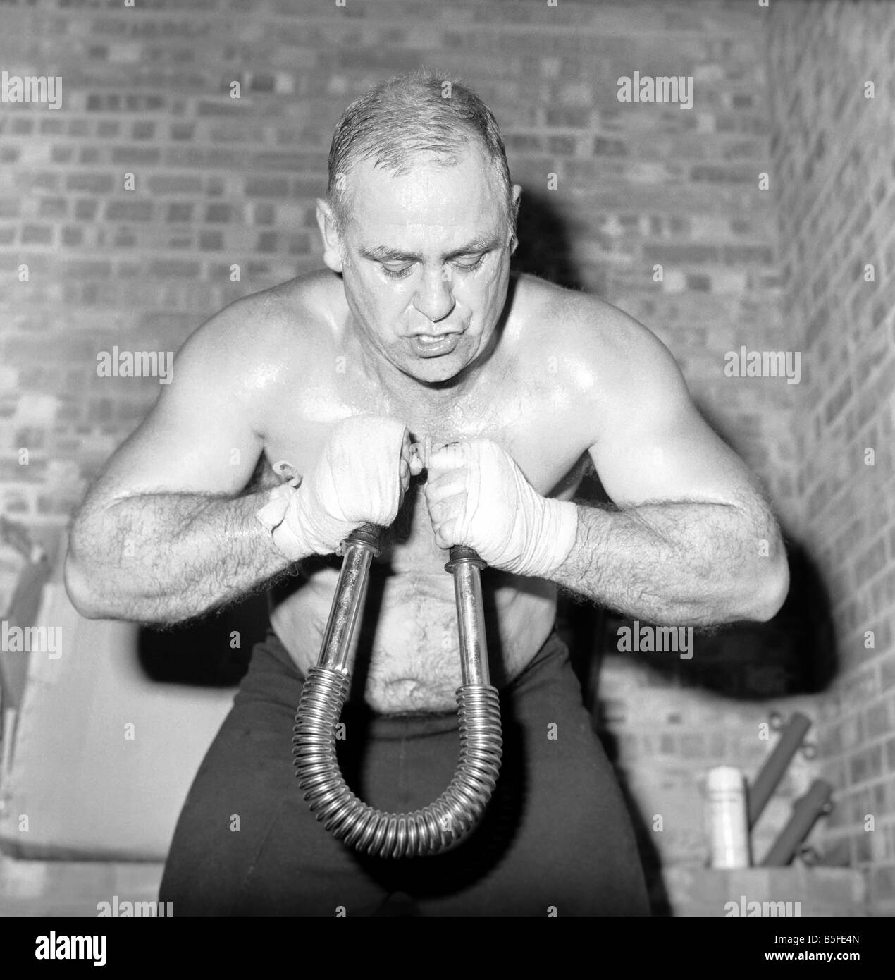 Bare Knuckle Boxer: Donny "Bull" Adams. Oktober 1975 S75-5727-001 ...