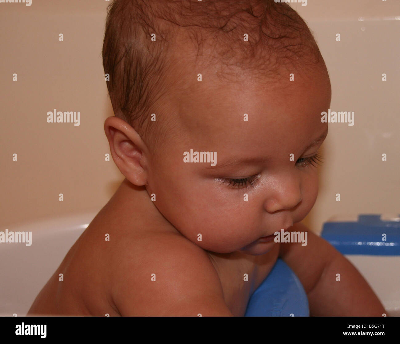 Fat baby boy -Fotos und -Bildmaterial in hoher Auflösung – Alamy