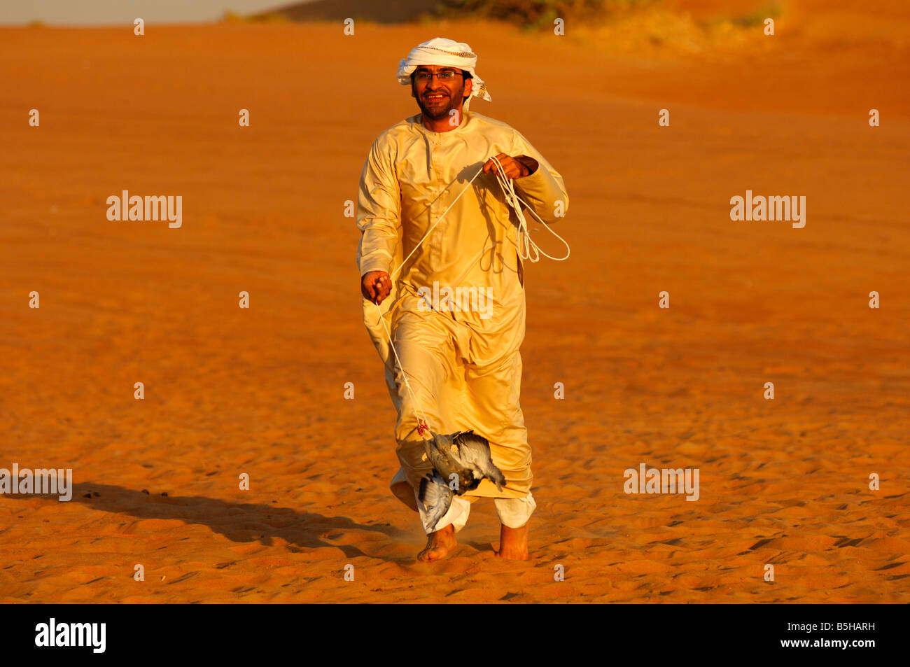 Sheik dubai falcon -Fotos und -Bildmaterial in hoher Auflösung – Alamy