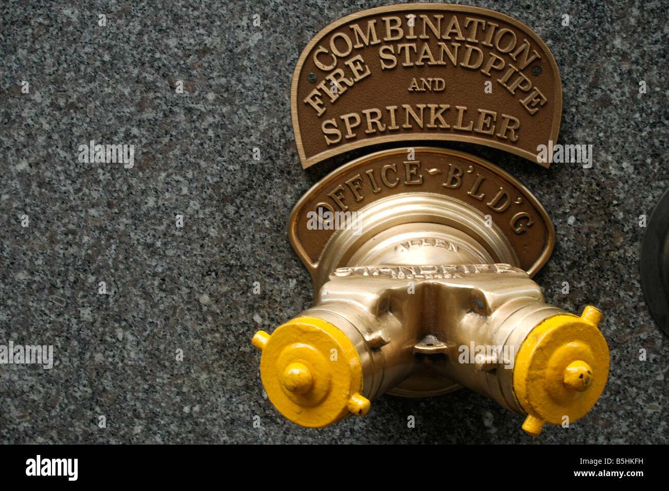 Kombination-Feuer-Standrohr und Sprinkler Kran am Rockefeller Center in ...